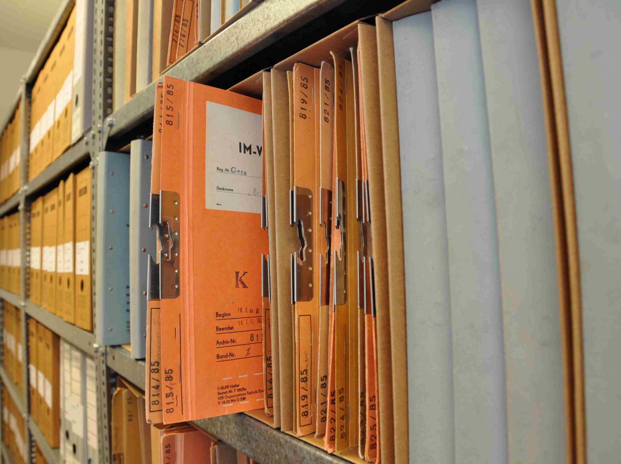 Wie kann ich meine Stasi-Akte einsehen? Bürgerberatung im Deutsch ...